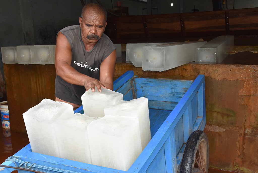 Mesin Es Balok Mini | Mesin Produksi Es Balok | Mesin Es Kantong ...